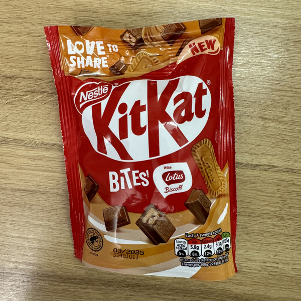 Мини-батончики KitKat Mini Bites Lotus Biscoff Кусочки бисквита лотоса ...