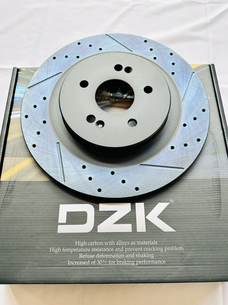 Комплект передних тормозных перфорированных дисков и колодок DZK для ...
