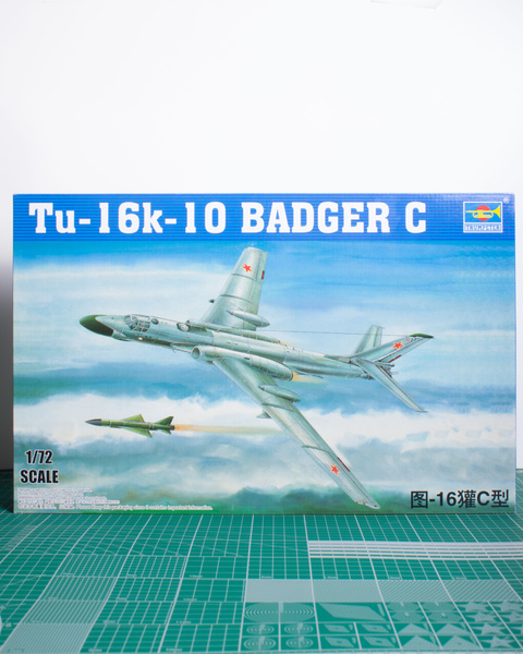Trumpeter/01613 Сборная модель Самолет TU-16K-10 Badger C купить на ...