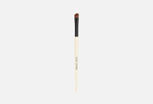 Кисть косметическая для нанесения теней в уголках глаз / Bobbi Brown ...