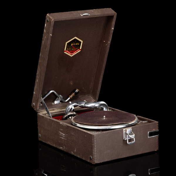 Патефон дорожный, Московский патефонный завод, металл, дерево, дермантин, ткань, СССР, 1930-1950 ...