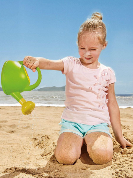 Игрушка для игры в песочнице Лейка салатовая Hape купить на OZON по низкой цене (181867766)