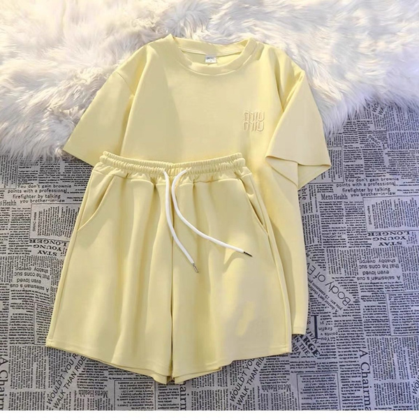 Комплект одежды Женский Miu Miu Спортивный с шортами светло желтый размер 42 Хлопок Буквы и