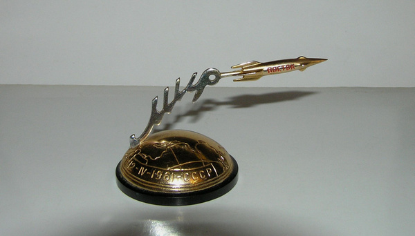 Винтаж СССР. 1961 Коллекционная Настольная Статуэтка - ВОСТОК-1. 12 апреля 1961 года лётчик ...