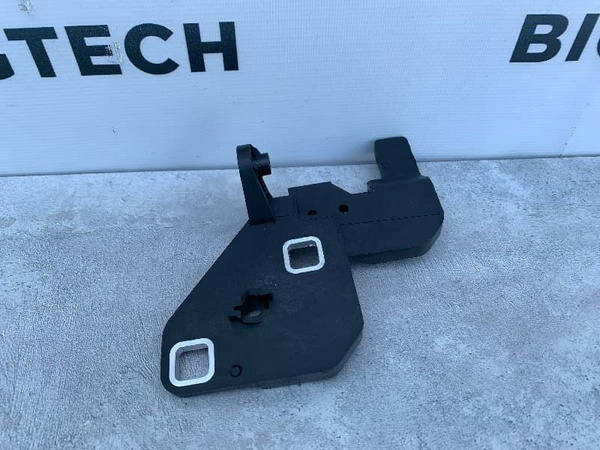 Кронштейн фары правый Mercedes Benz A2536201800 - BIGTECH арт ...