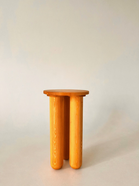 Журнальный стол Кофейный столик из лиственницы с массивными ножками ...