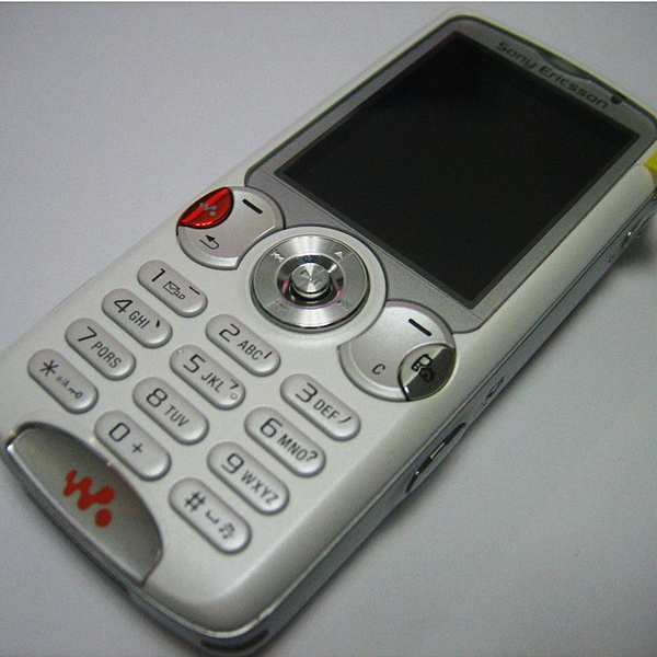 Мобильный телефон Sony Ericsson W810, белый - купить по выгодной цене в ...