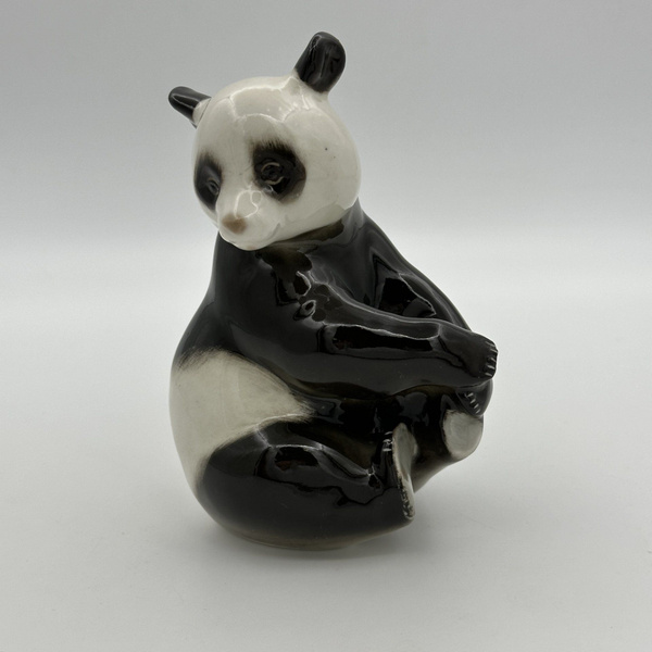 Статуэтка винтажная Панда сидит, скульптор П.П. Веселов, фарфор, роспись, Ленинградский ...
