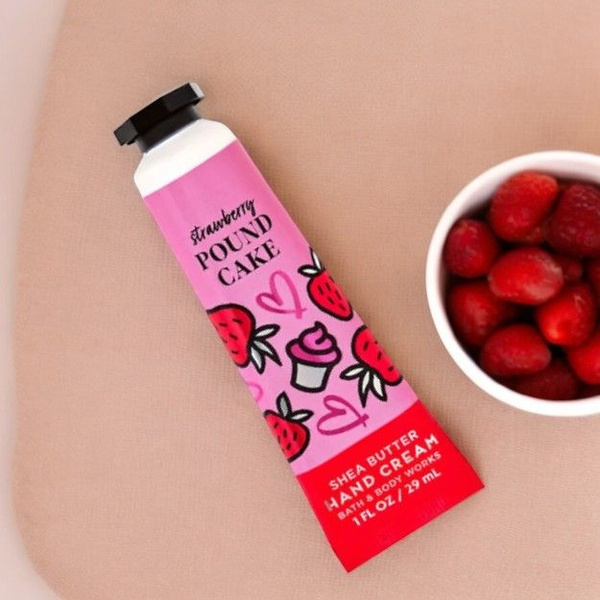 Крем для рук Bath & Body Works Strawberry Pound Cake Hand Cream ...