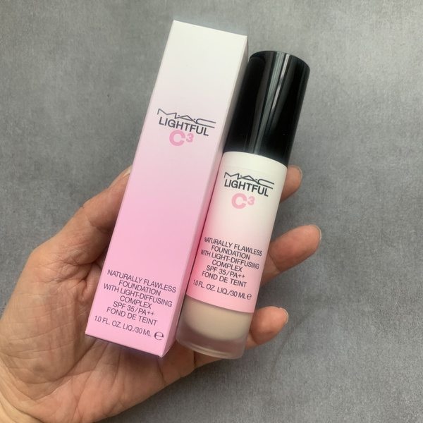 MAC LIGHTFUL C3 NATURALLY FLAWLESS WITH LIGHT-DIFFUSING FOUNDATION ...