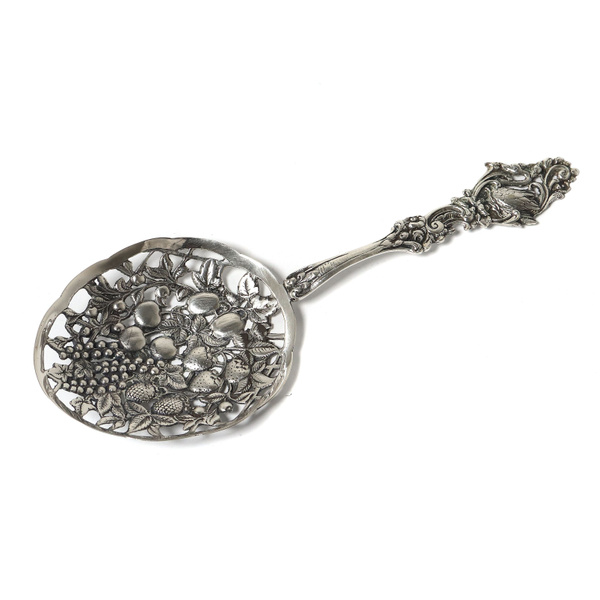 Ложка с перфорированным узором на черпаке и лебедем на ручке. Швеция, 1964 год купить на OZON по ...