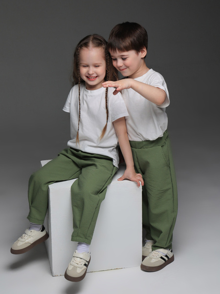 Брюки Девочки Ramelka бананы хаки Жатка Повседневный, размер 110 Пояс свободный На любой сезон В ...