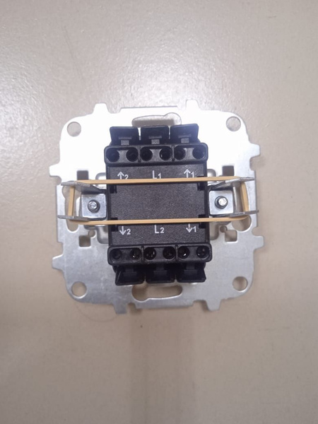 Механизм 2-клавишного переключателя, 10А/250 В ABB Niessen (8122 ...