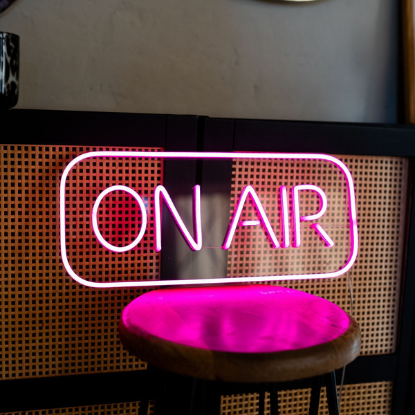 Табличка неоновая На воздухе On air В эфире, 45х20 см, розовая, 19.7 см ...