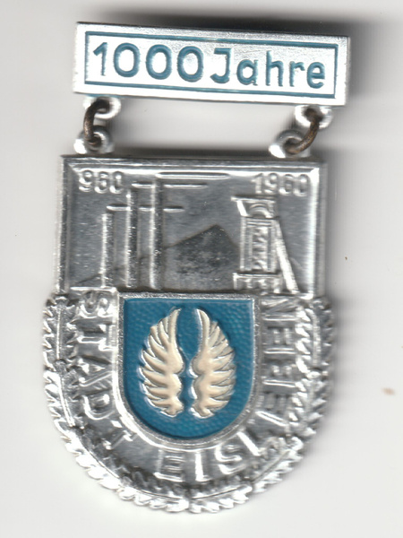 Значок Германия 1960 100 лет городу Айслебен купить на OZON по низкой ...