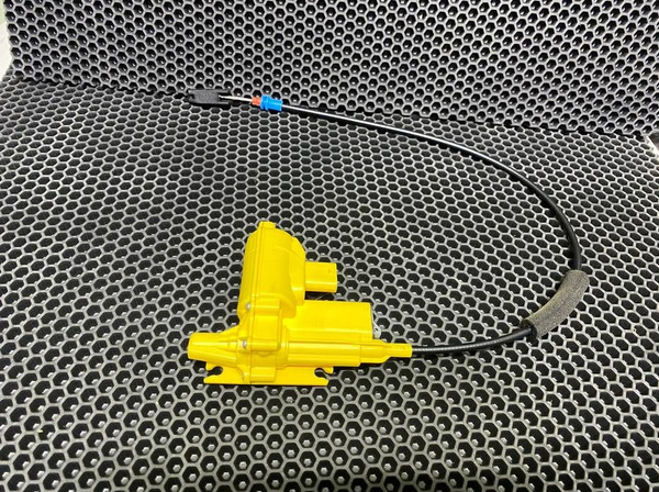 Новый Доводчик Двери Передний Правый на Mercedes W223 A2237601400 ...