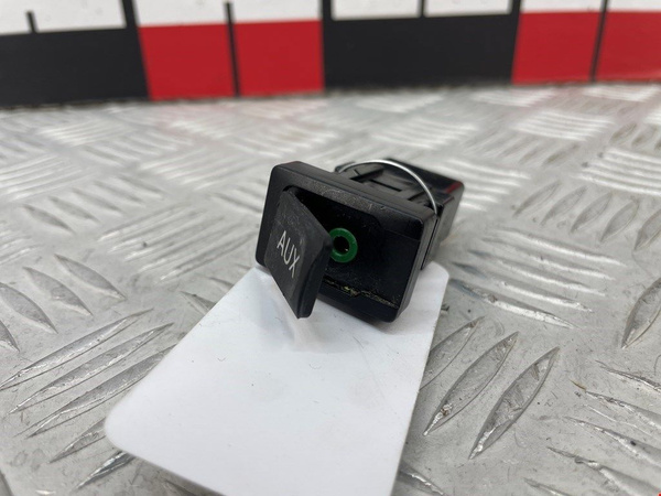 Разъем AUX / USB / 1858531 8619053010 8619053010 для Toyota Prius 2 ...