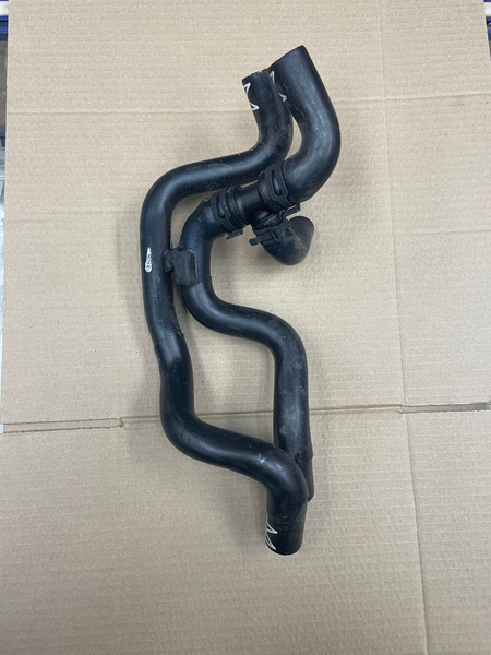 VAG 6R0122157M Патрубок системы охлаждения для SKODA FABIA 2007 ...