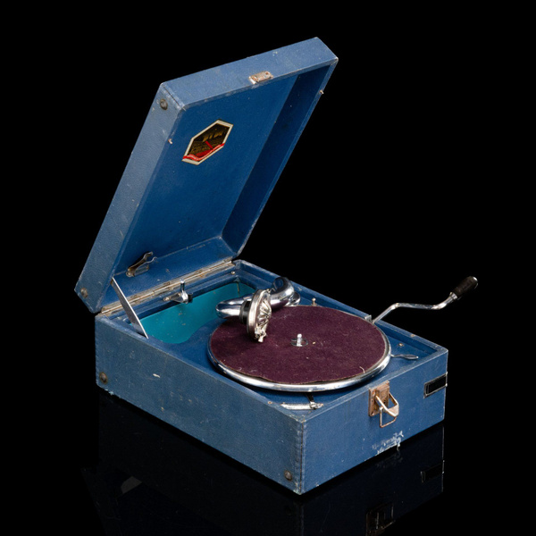 Патефон дорожный, Московский патефонный завод, металл, дерево, дермантин, ткань, СССР, 1930-1950 ...