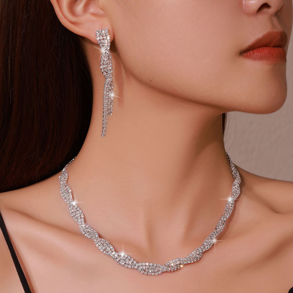Swarovski Комплект украшений Стразы - купить с доставкой по выгодным ...