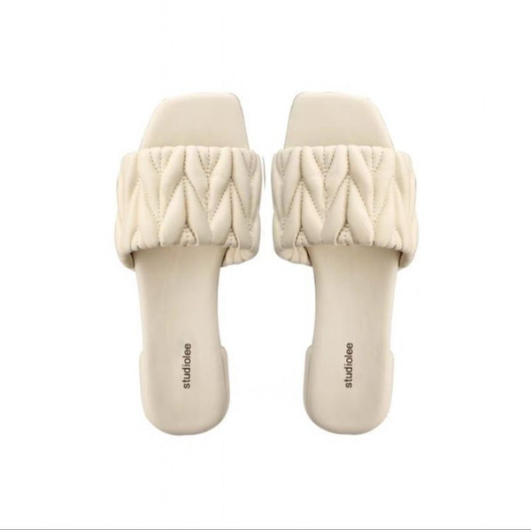 Шлепанцы Miu Miu Самые популярные модели купить с доставкой по выгодным ценам в интернет