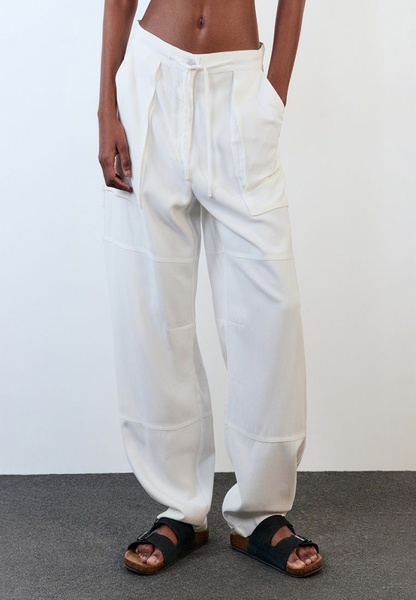 Брюки Женский Befree карго белый Ткань Повседневный, размер 46 Молния ...
