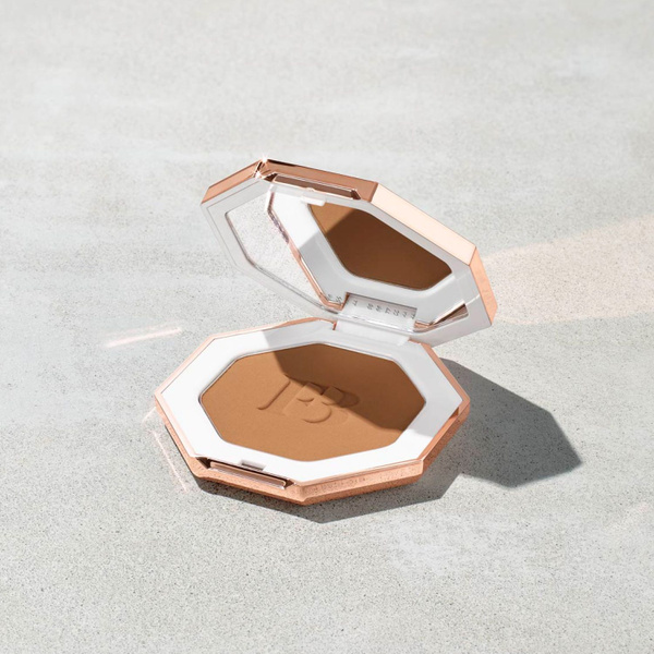 Пудра-бронзатор бронзер для лица Fenty Beauty SUN STALKER INSTANT WARMTH BRONZER - CARAMEL CUTIE ...