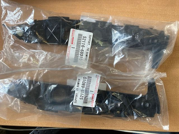 Toyota Wish ZNE10 03-05 крепления клипсы переднего бампера пара ...