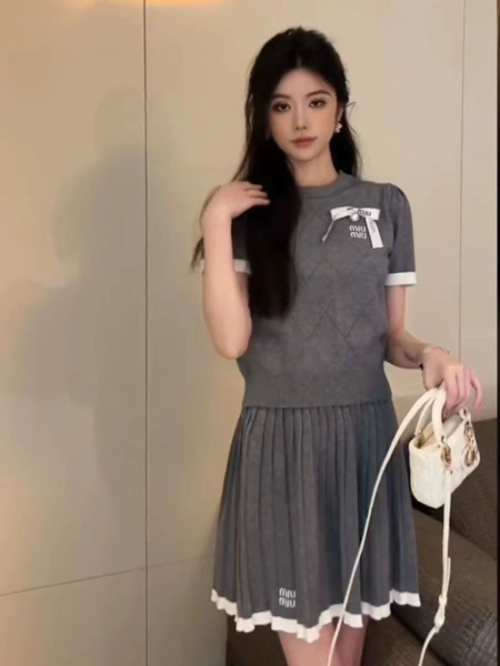 Комплект футболок Miu Miu, размер 46, цвет пепел, хлопок - купить по выгодной цене в интернет ...