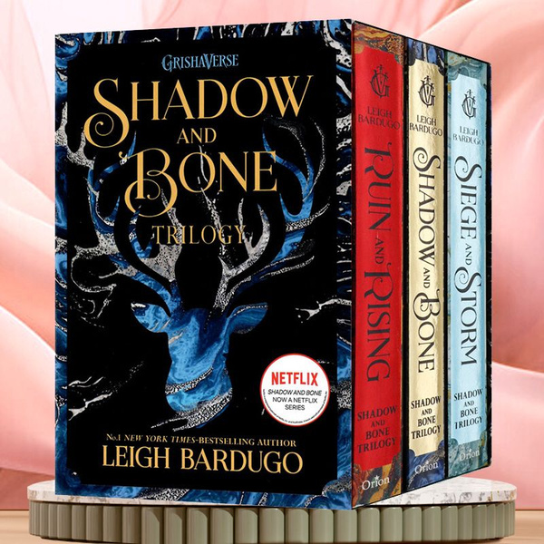 Английский оригинал: Shadow and Bone boxset 1-3 Leigh Bardugo - купить ...