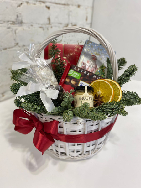 Новогодняя подарочная корзина №6 / Подарочный набор купить на OZON по ...