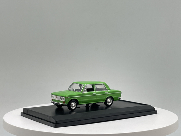Коллекционная модель автомобиля ВАЗ-2103 Жигули 1972-1984 выпуск №7 1/ ...