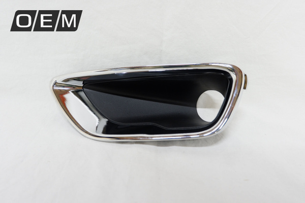 Окантовка противотуманной фары левая Jeep Grand Cherokee WK2 68143085AB ...