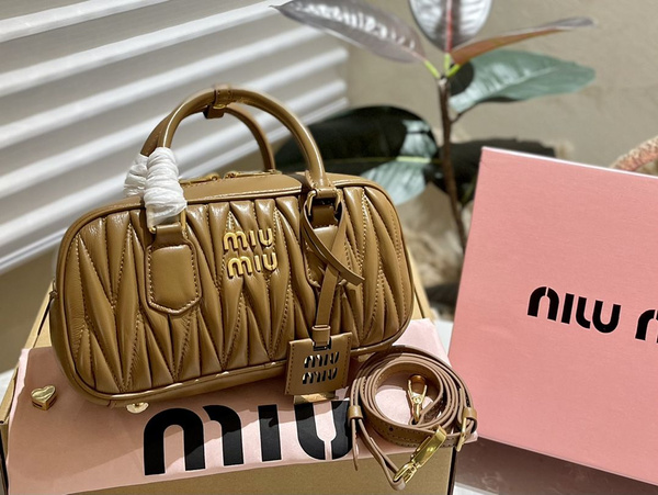 Miu Miu Сумка на плечо купить с доставкой по выгодным ценам в