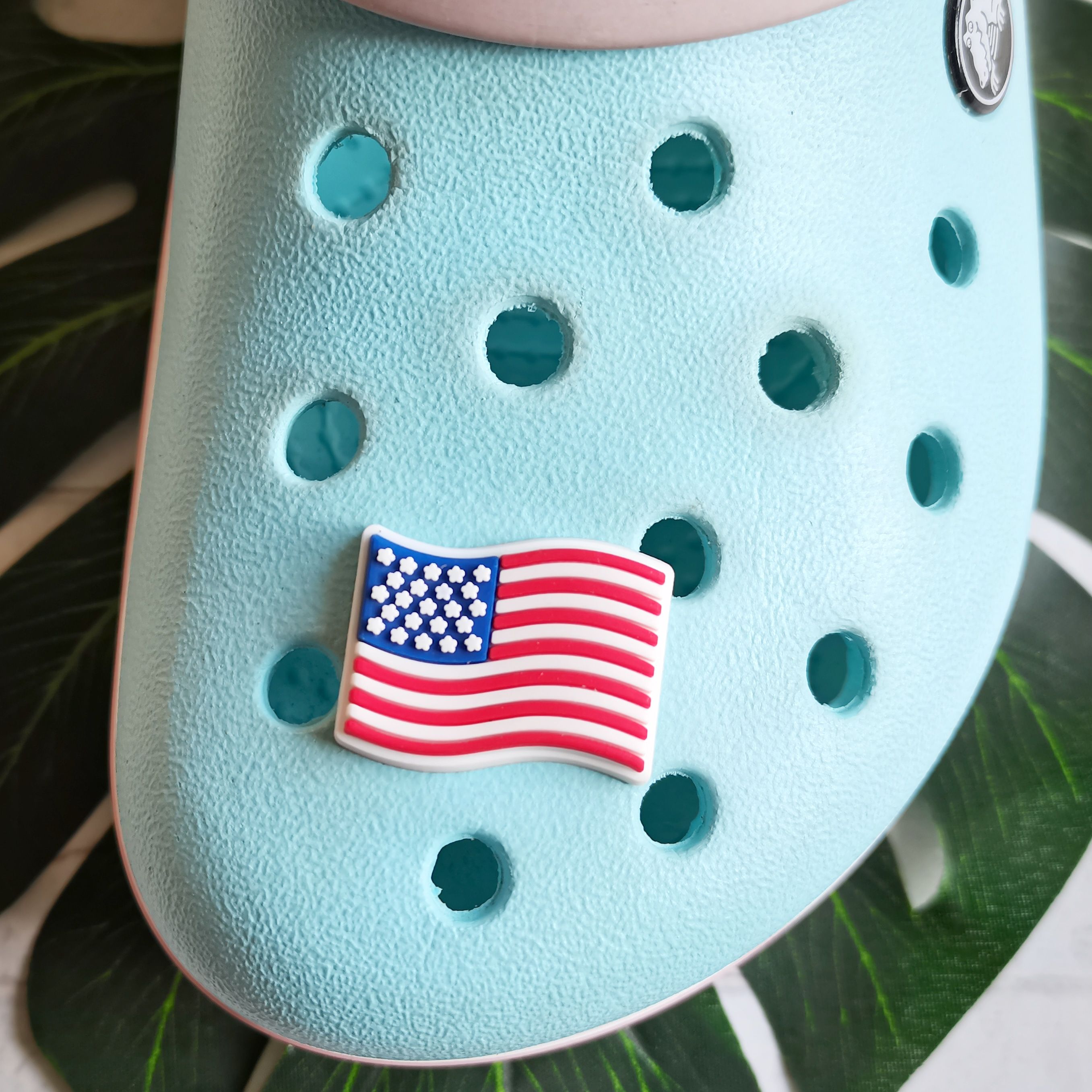Джибитсы Для Crocs Флаг купить на OZON по низкой цене
