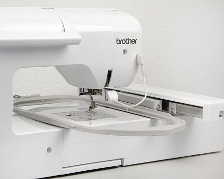 Вышивальная машина Brother Innov-is 880E (NV 880E) - купить с доставкой ...