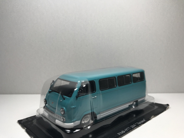 Коллекционная масштабная модель автомобиля РАФ-977 ДМ (Латвия) / Автолегенды /масштаб 1:43 ...