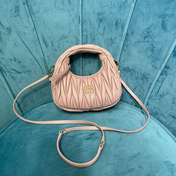 Сумка на плечо планшет Miu Miu Сумка кондуктора планшет Miu Miu купить с доставкой по выгодным