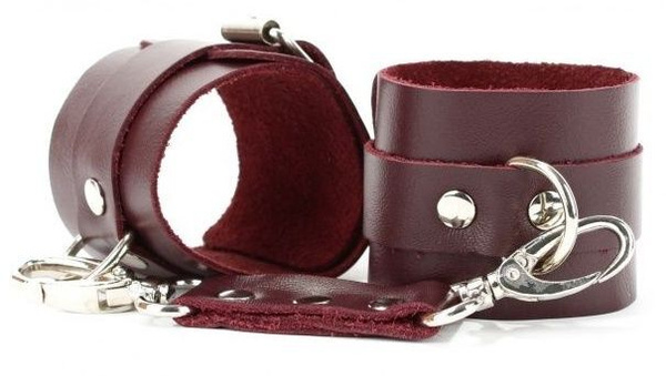 Бордовые оковы на ноги Shackles Of The Maroon - купить с доставкой по ...