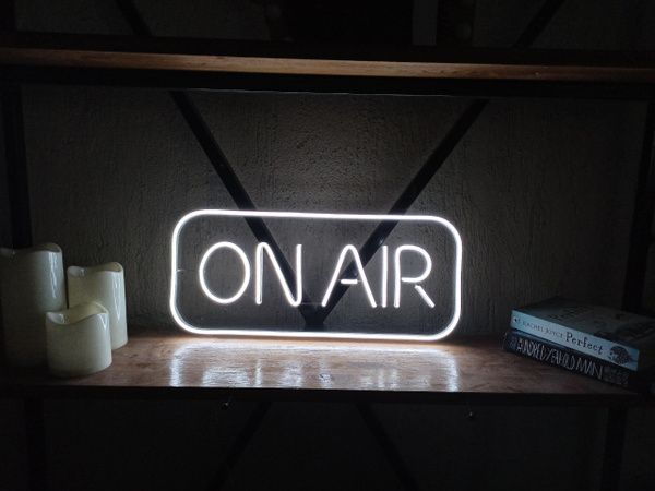 Табличка неоновая На воздухе On air, 45х19.7 см, 19.7 см, 45 см ...