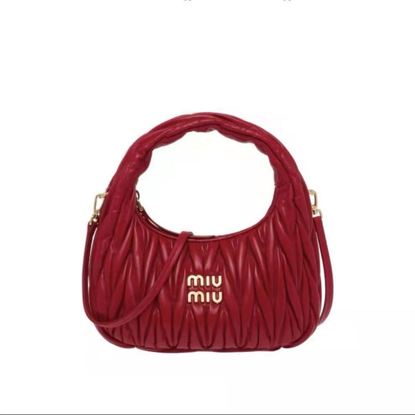 Miu Miu Сумка на плечо полумесяц купить с доставкой по выгодным ценам