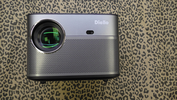 Проектор Diello QB40 купить по доступной цене с доставкой в интернет-магазине OZON (1388546418)