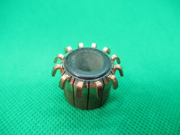 Коллектор 12 ламелей. Диаметр внутренний 12 мм, наружный 23 мм, высота ...