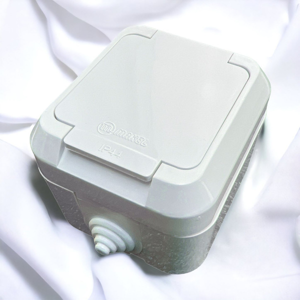 Розетка силовая штепсельная Makel / IP44, белая 1-местная с крышкой, открытая установка, с ...