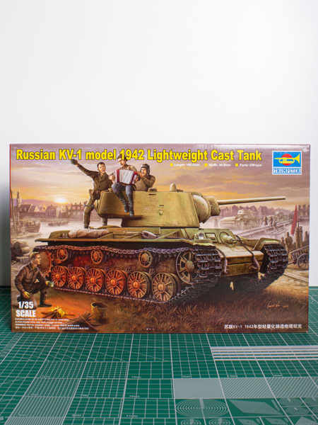 Trumpeter/Советский тяжелый танк КВ-1 мод. 1942 (с облегченной башней ...