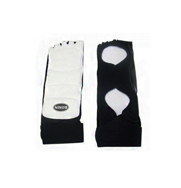 Накладки на ноги р-р М для таэквондо - купить с доставкой по выгодным ...