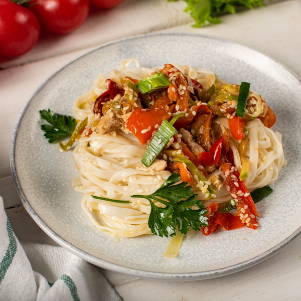 Лапша вок с курицей и овощами Бахетле, 180 г - купить с доставкой по ...