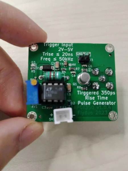 Модуль Fast Edge Pulser поддерживает внешний запуск 350 пикосекундных ...