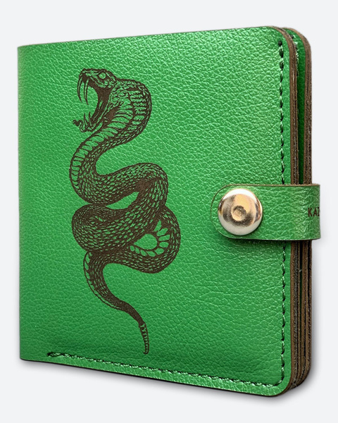 Кошелек мужской из натуральной кожи символ года 2025 KAZA Mancube Змея зеленый купить на OZON по ...