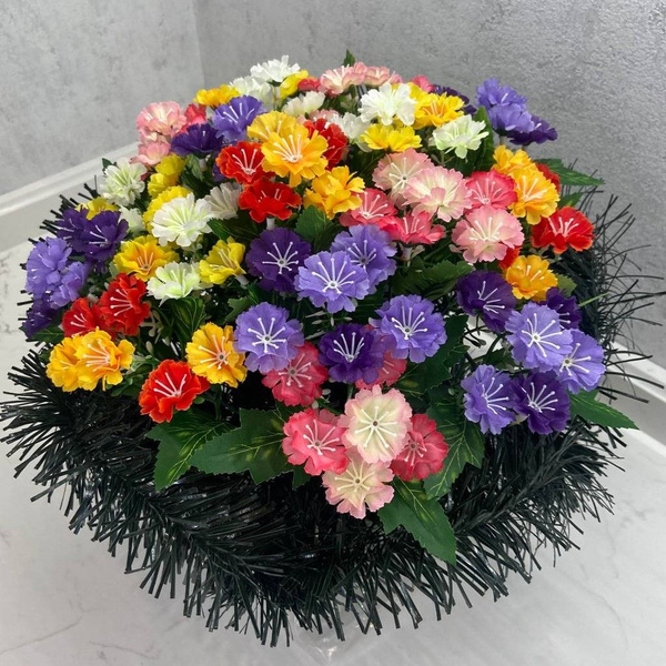 Корзина ритуальная из искусcтвенных цветов "Каланхое весенний" / Цветы ...